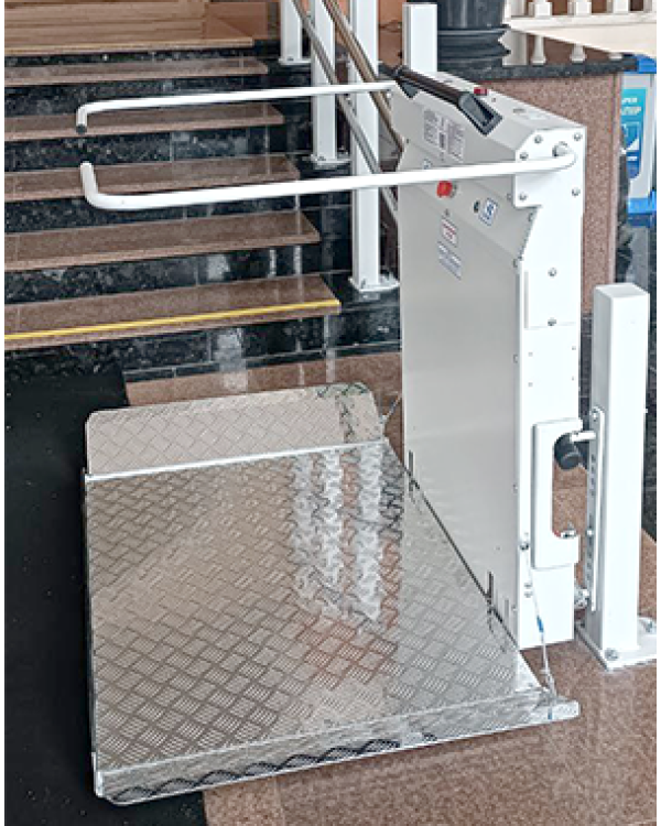 Inclined wheelchair lift